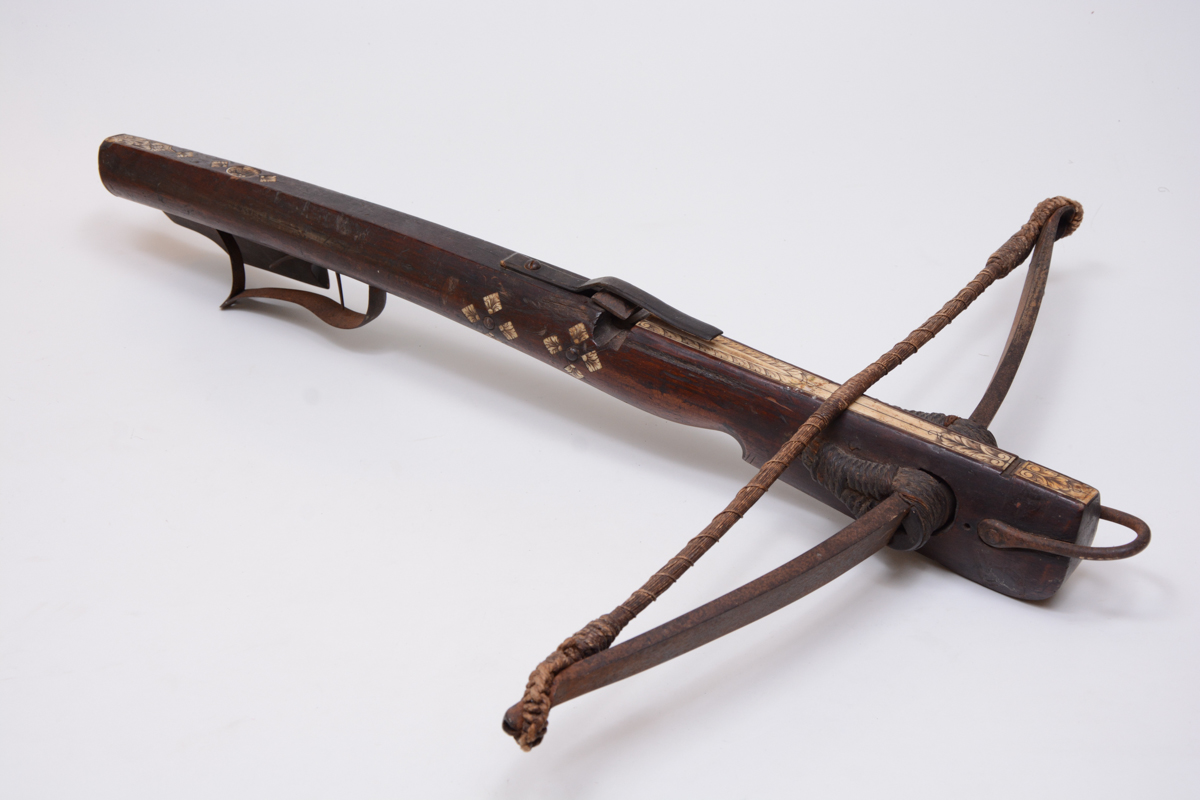 ARMARIA - Antiga arma de caça dita BESTA do séc. XVI/XV