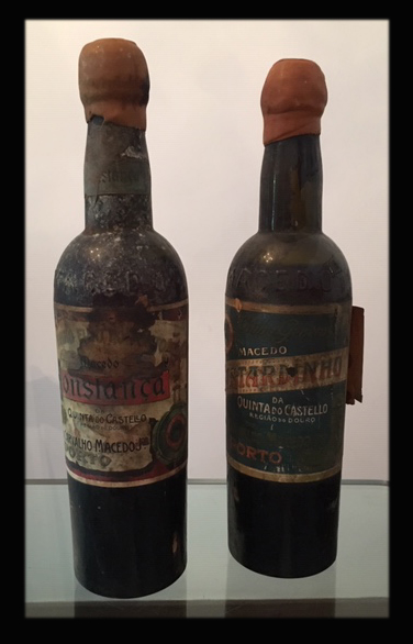 BEBIDAS: Vinhos (2) portugueses antigos em garrafas sop