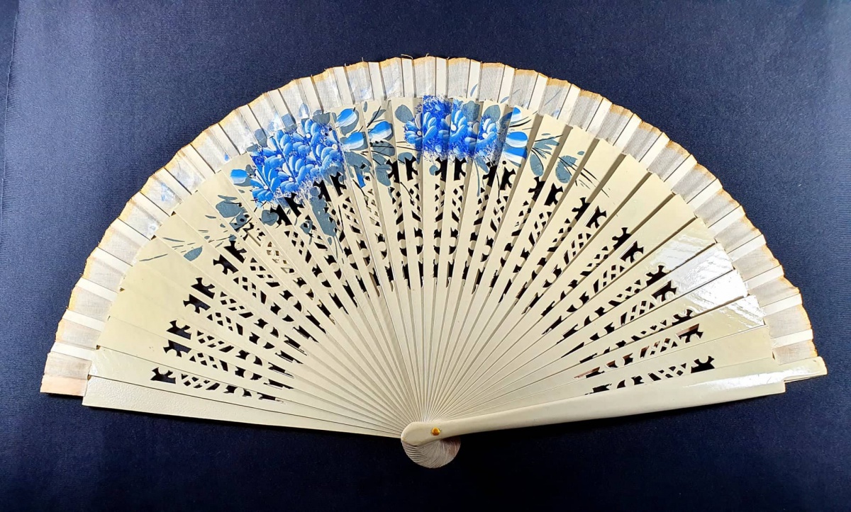 SEVILHA E MADRID/ESPANHA-leque em madeira e acabamento