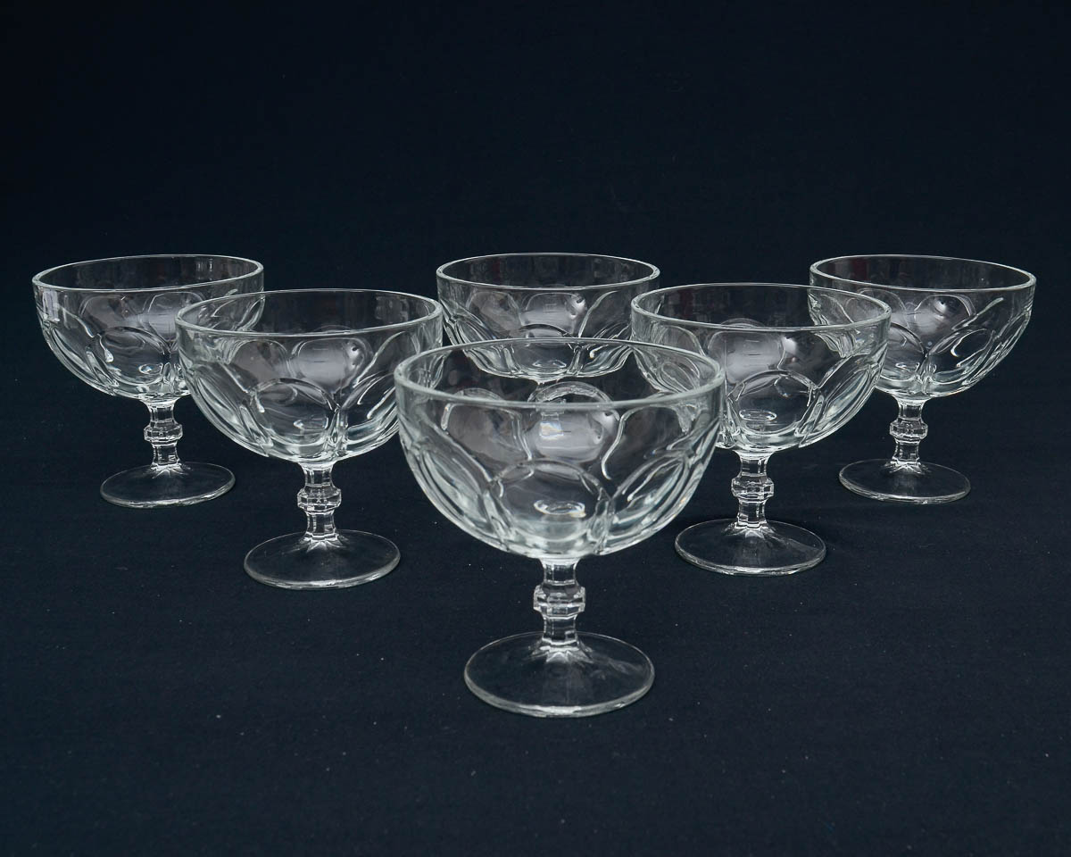 Seis taças de cristal transparente. Base redonda. Colun