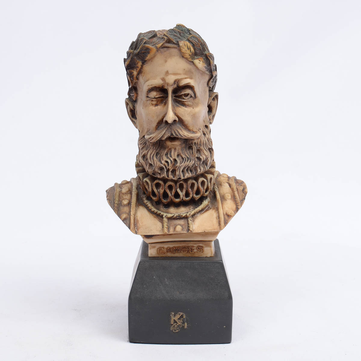 "BUSTO DE CAMÕES", estatueta moldada em resina