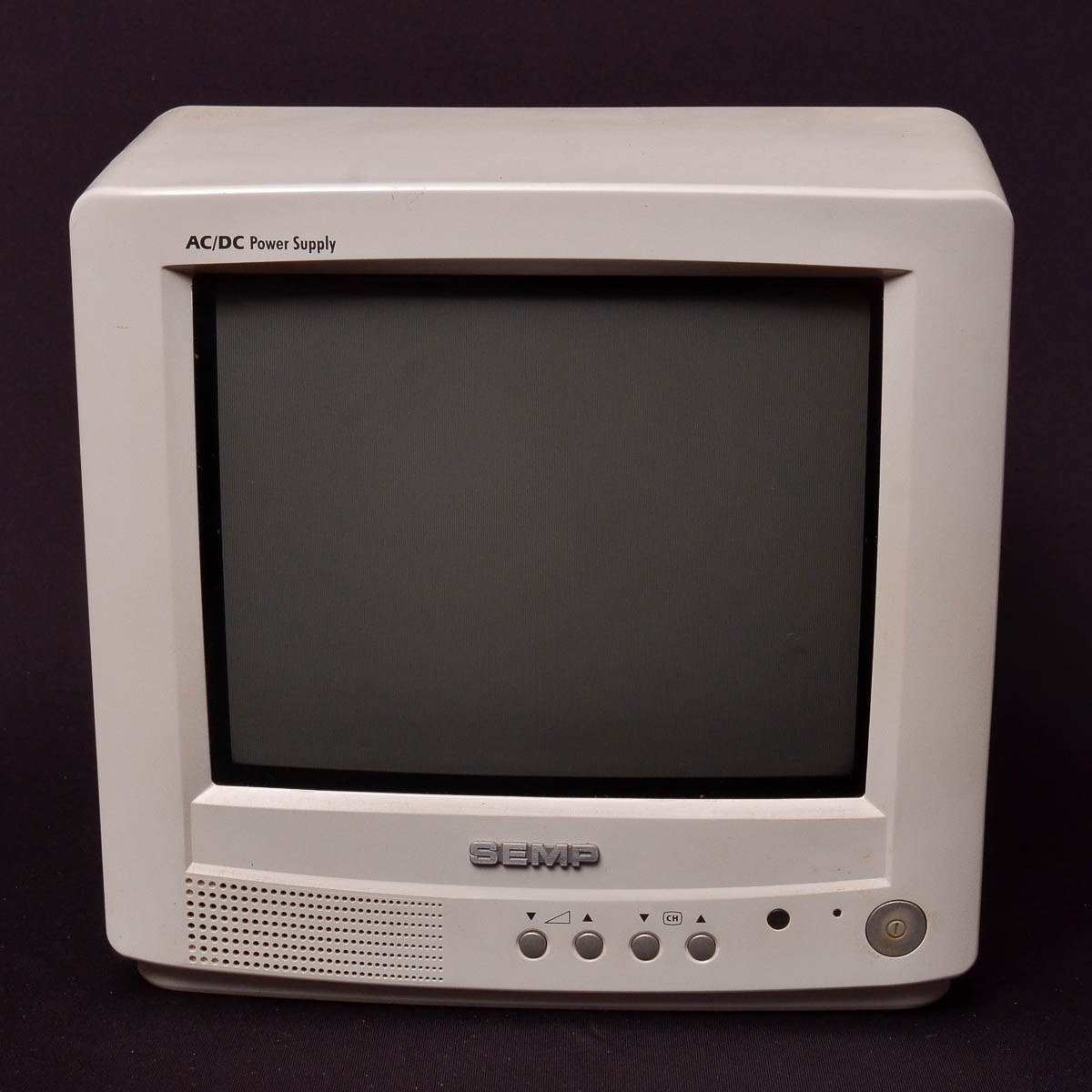 Televisor a cores, da marca SEMP TOSHIBA AC/DC POWER SU