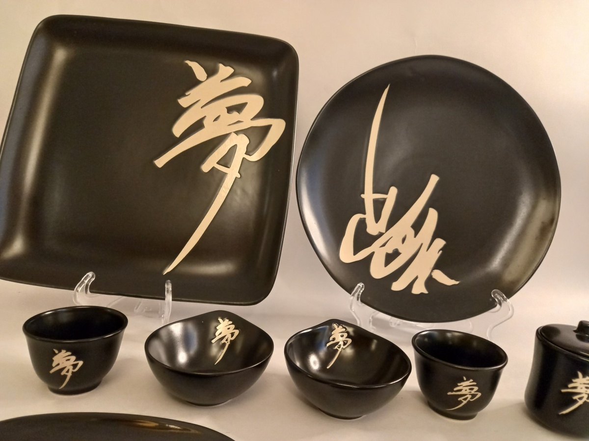 Jogo de Louça para comida Japonesa KENZO TACADA. Conte