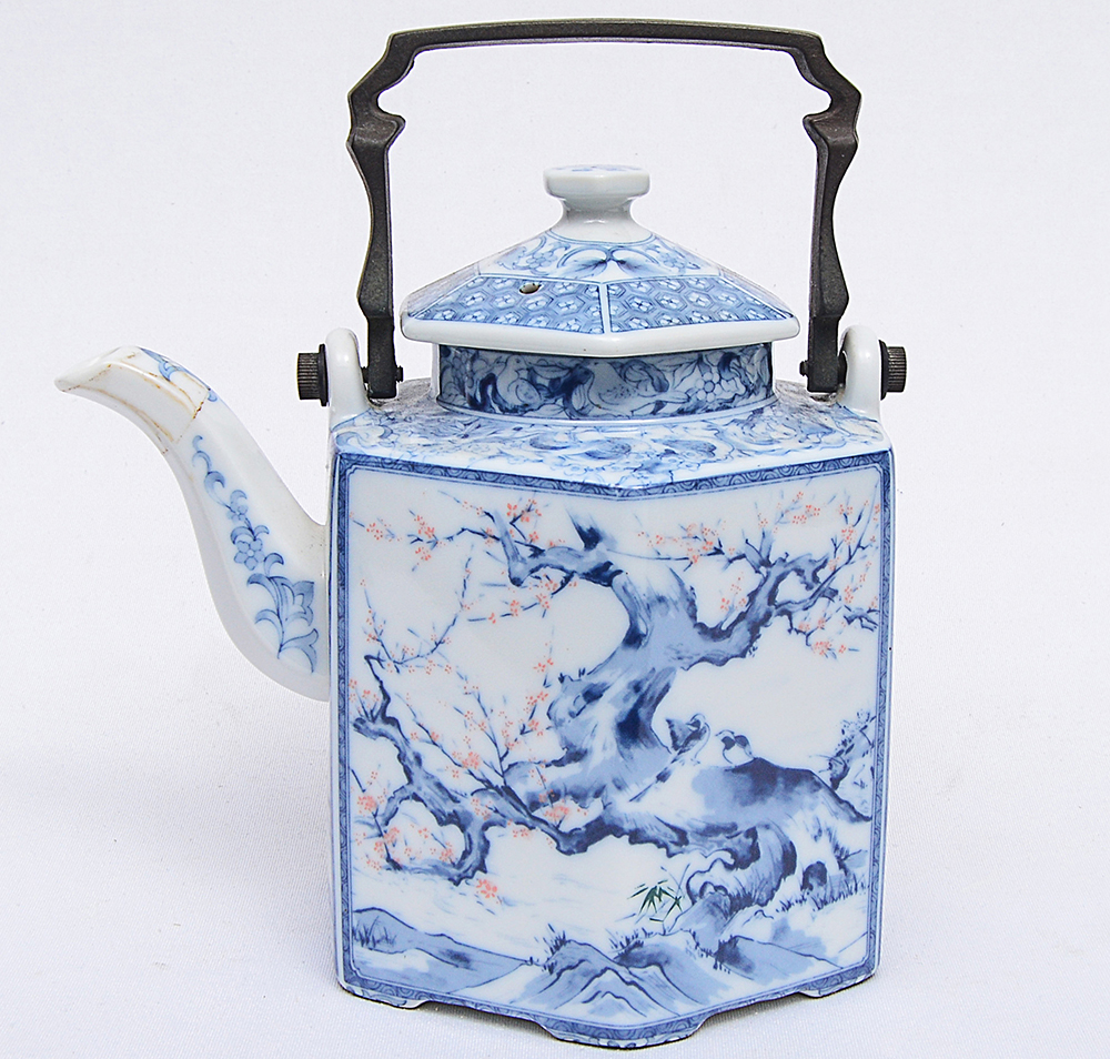 PORCELANA - lindo bule chinês com alça em bronze nas c