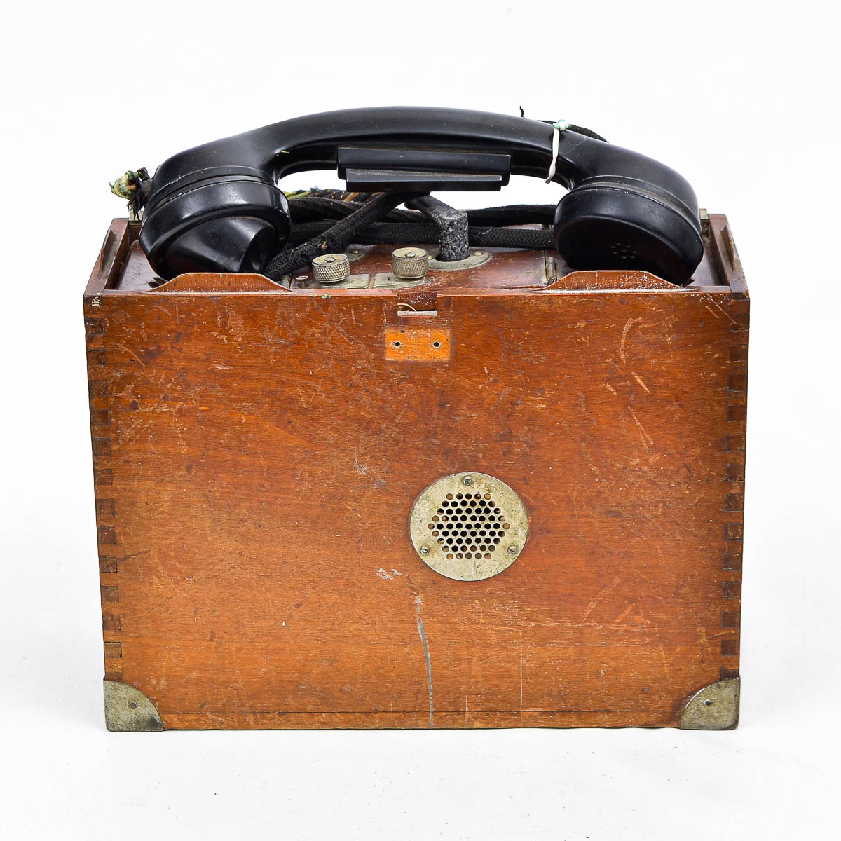 Rádio comunicador militar. Caixa retangular de madeira.