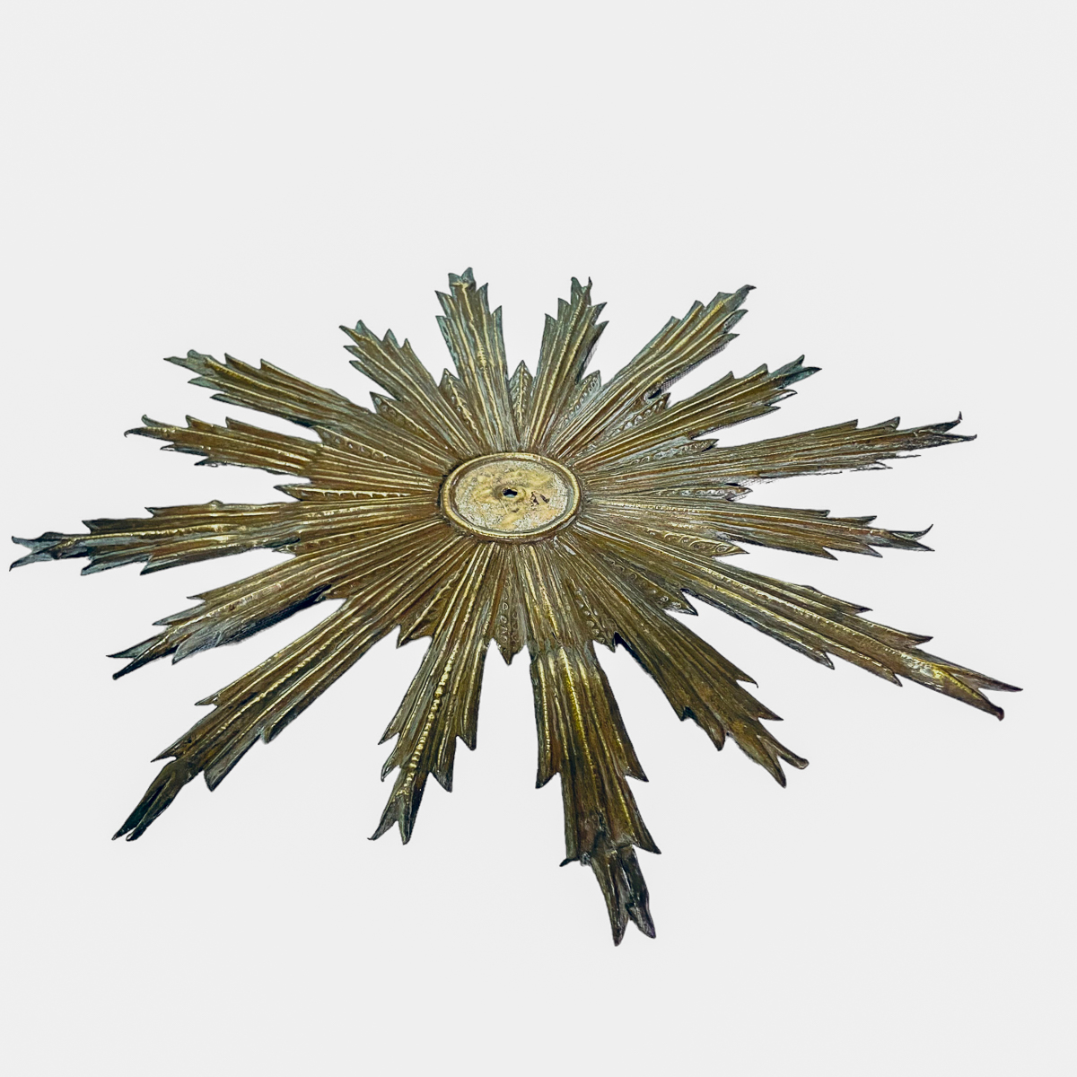 Arte sacra - Grande resplendor em metal dourado. Med 46