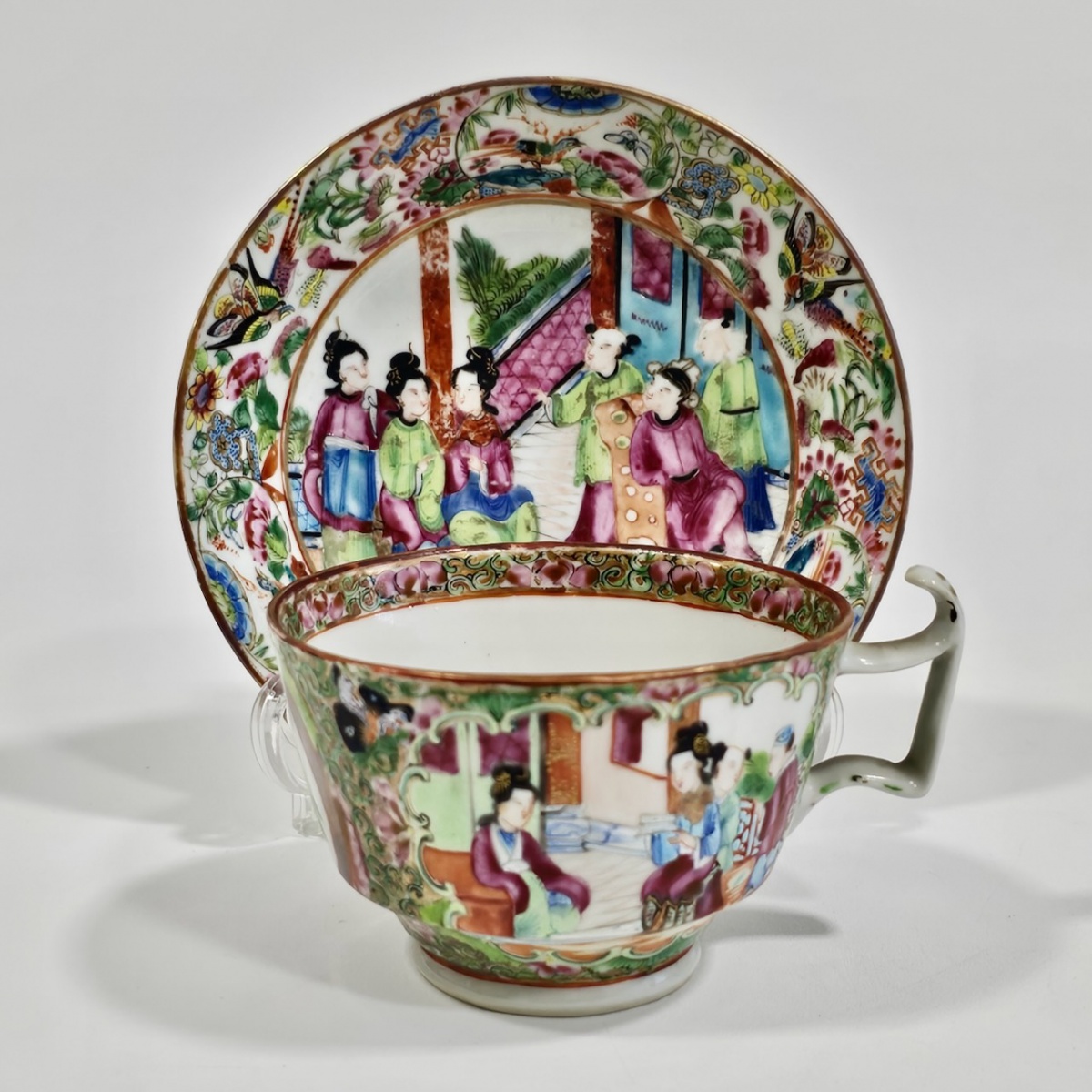 Rara Xícara e respectivo pires em porcelana chinesa de