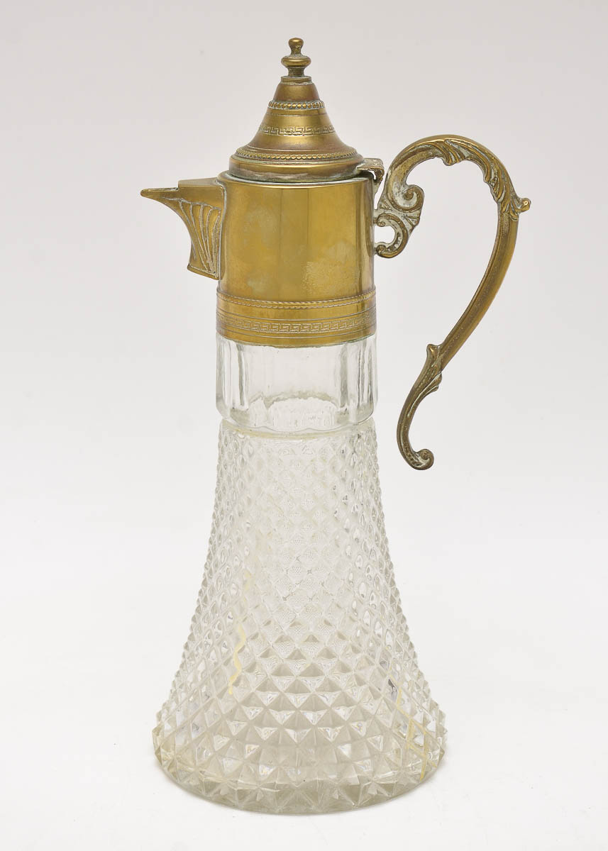 Jarra de cristal branco, corpo cônico com decoração dit