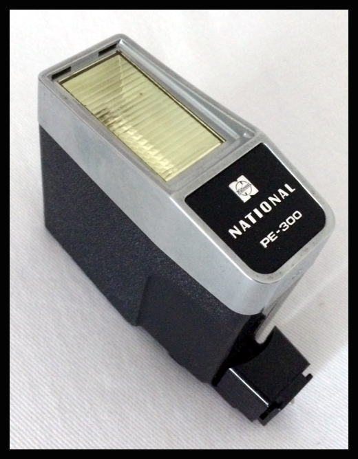 FLASH ELETRÔNICO. Flash NATIONAL PE-300, fabricado no J