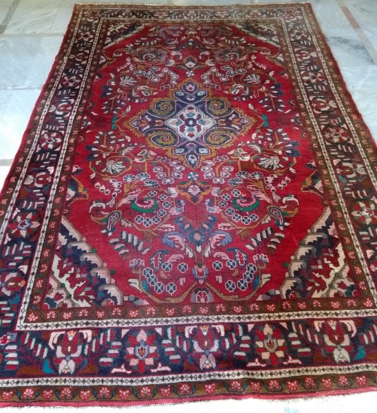 Tapete Hindu. Dimensões 380 x 290 cm.
