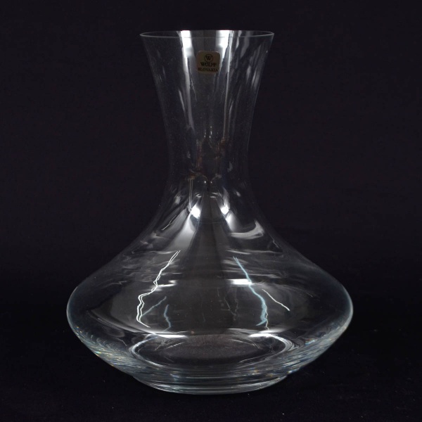 Decanter de vidro transparente, liso. Selo marcado,