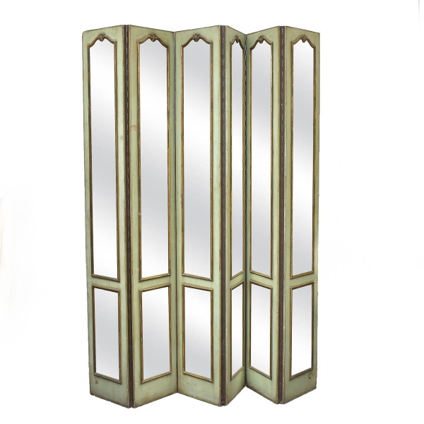 Biombo de madeira, pátina na cor verde e com detalhes d