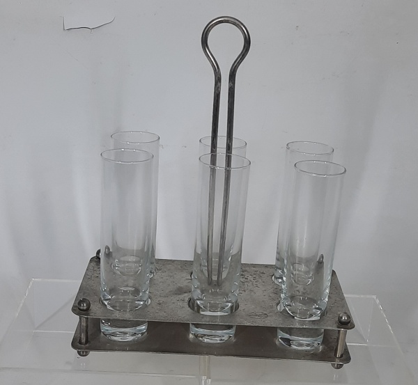 Porta copos em metal prateado com suporte para seis cop