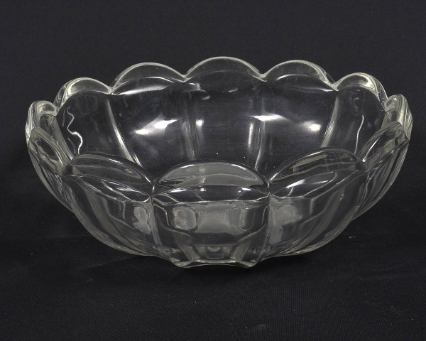 Tigela de cristal transparente e satinado. Fundo decora