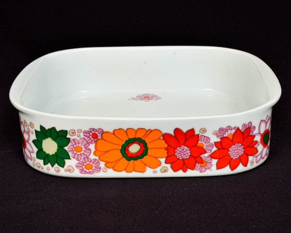 Forma em porcelana refratária, da marca REAL COLORAMA,