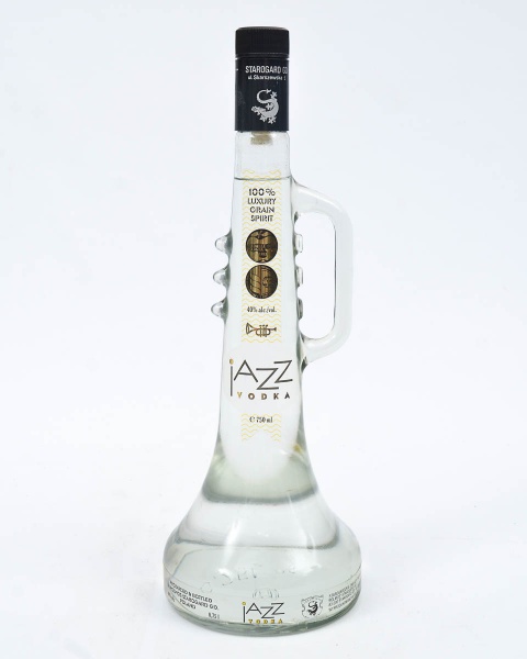 JAZZ VODKA - Garrafa com vodca, 750 ml. Marca STAROGARD