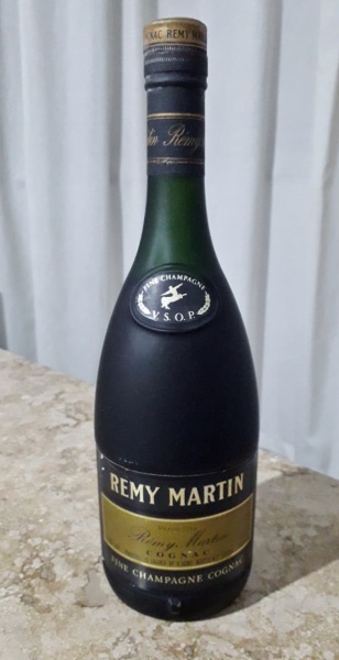 REMY MARTIN - Garrafa com Fine Champagne Cognac V.S.O.P