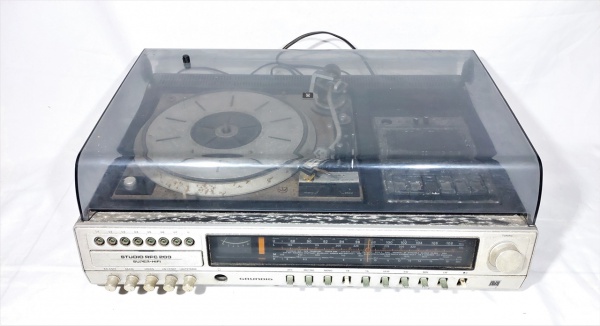 Som 3x1 da marca "GRUNDIG - Studio RPC 200 Super Hi