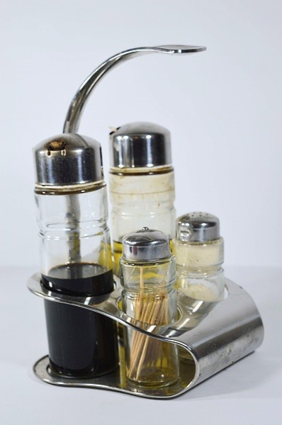 Galeteiro estilo contemporâneo em metal inox com quatro