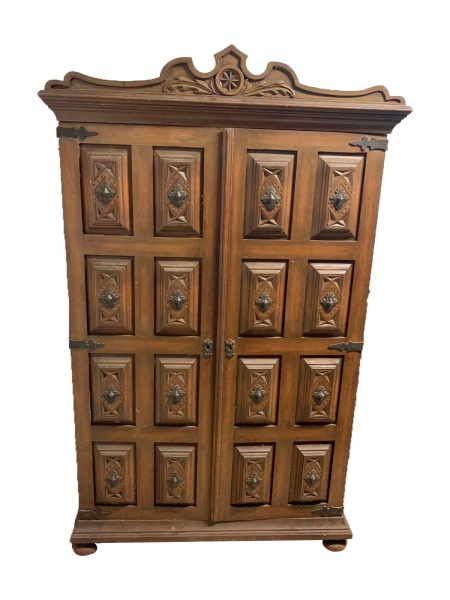 Armário em estilo rústico em Cedro cru necessita de pol