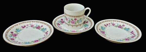 CHINA - 3 PIRES + 1 XÍCARA - CONFECIONADOS EM PORCELAN