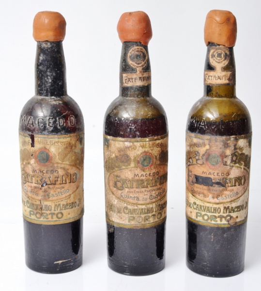 DIMPLE OLD BLENDED SCOTCH WHISKY - Garrafa com uísque e