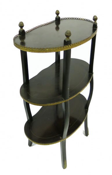 Escabelo (banco para apoio ou descanso dos pés) estilo