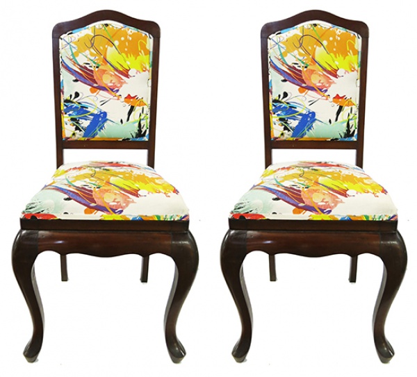 Escabelo (banco para apoio ou descanso dos pés) estilo