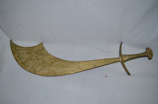 Réplica de espada Árabe em metal pintada de dourado. Me
